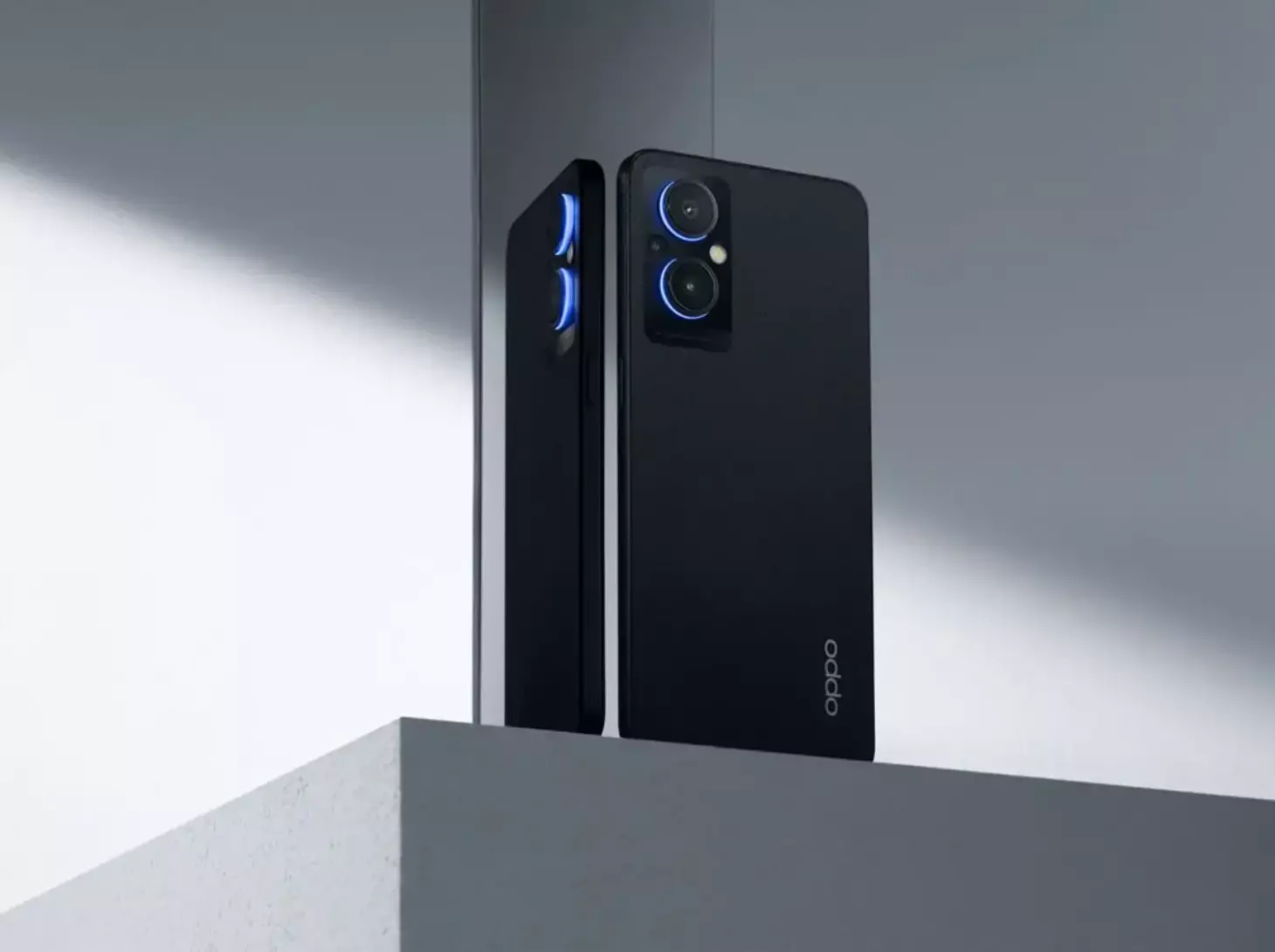 #OPPOReno7Z5G's Dual Orbit Lights- The Modern Notification Replacement