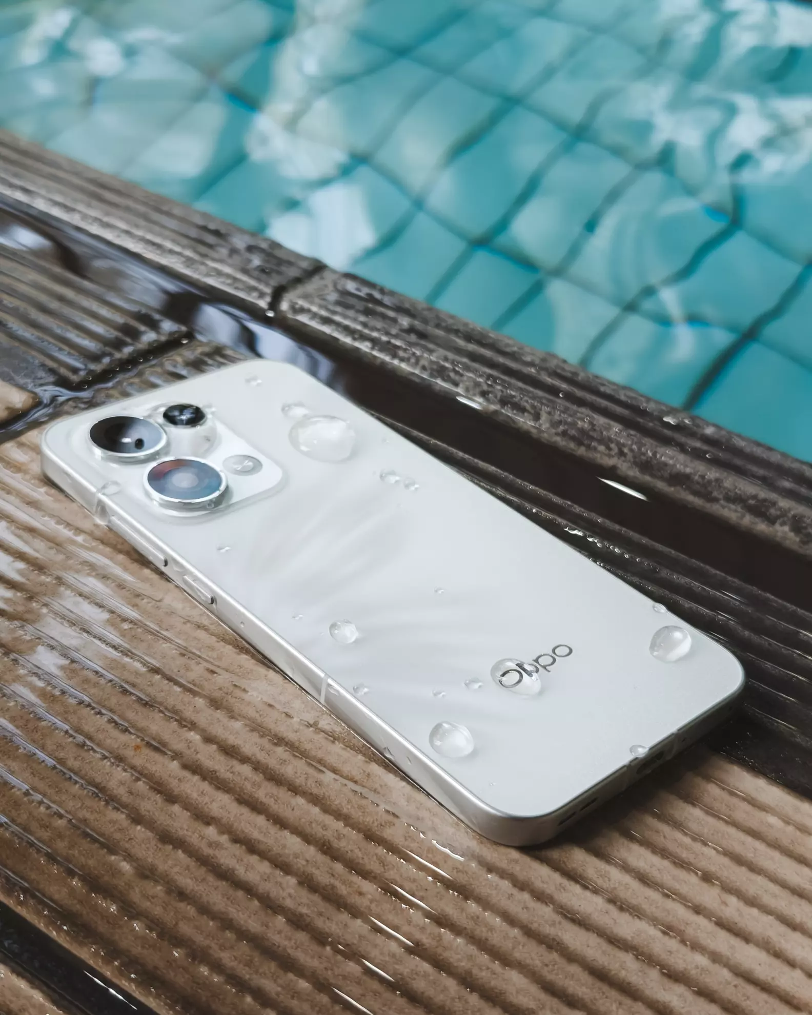 A phone in the water!, the resistance of the OPPO Reno13