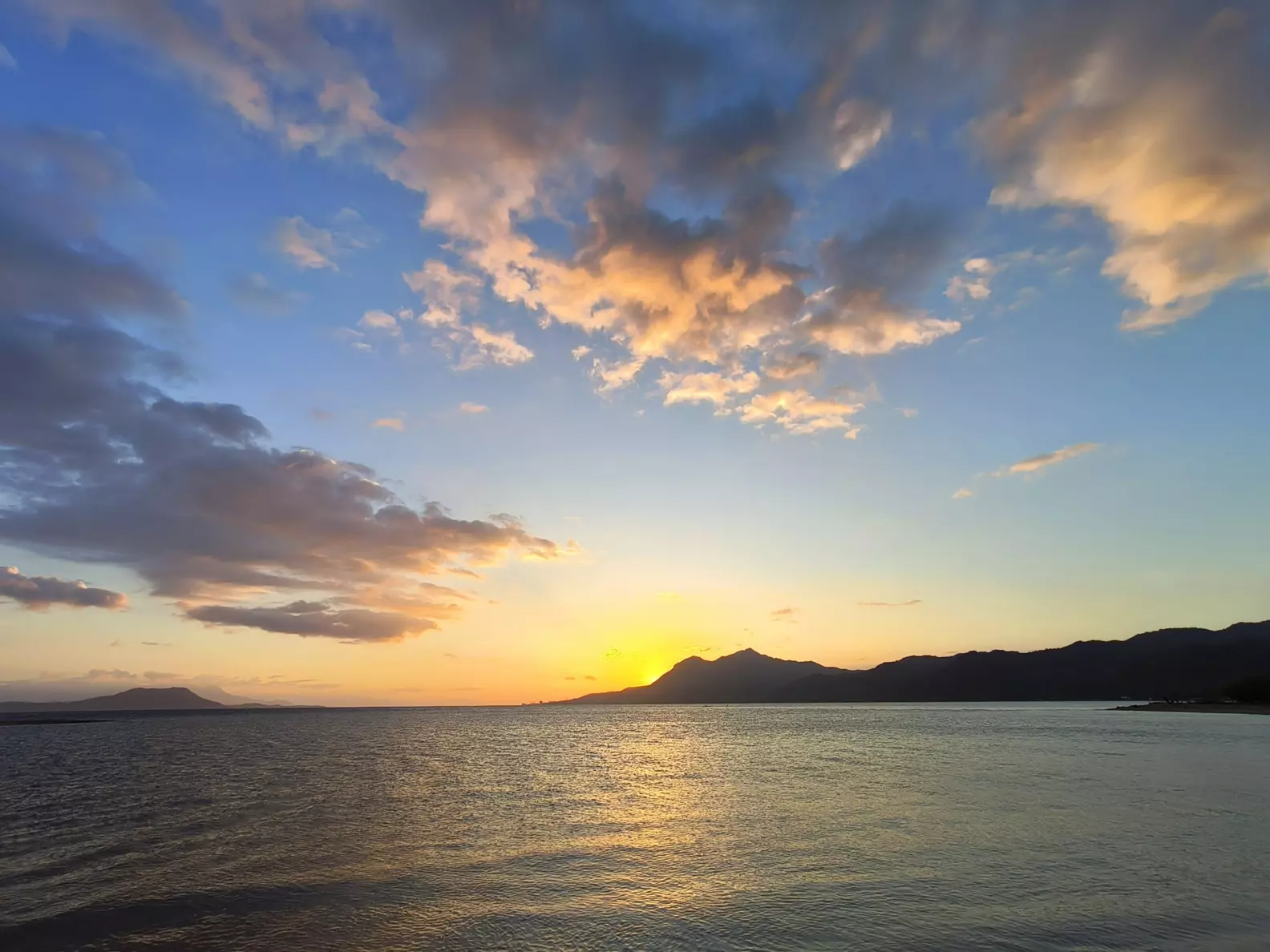 Where the sky meets the sea, and the sun says goodbye.#Shoto