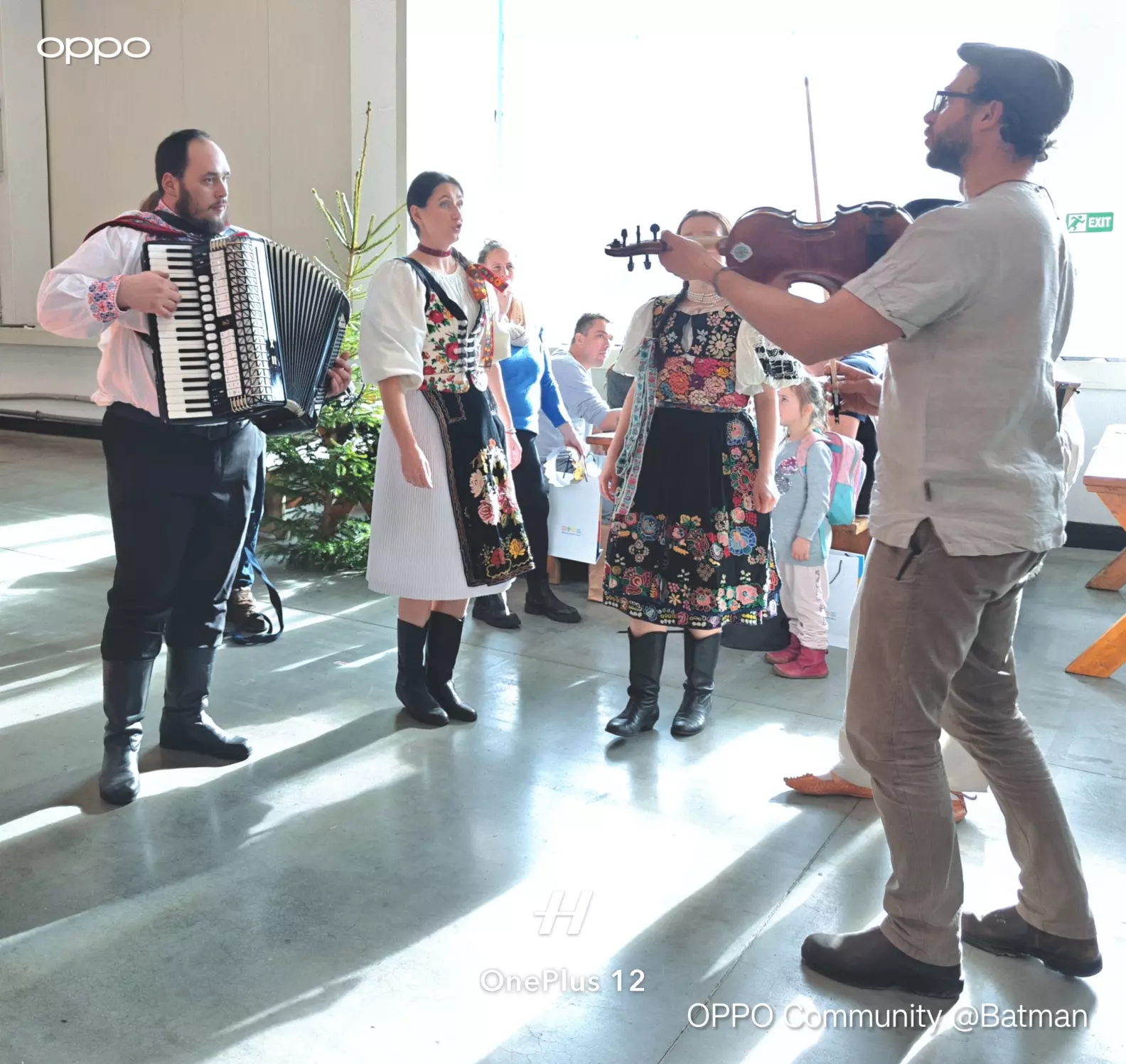 Very lively music. The sound was dynamic, the singing energe