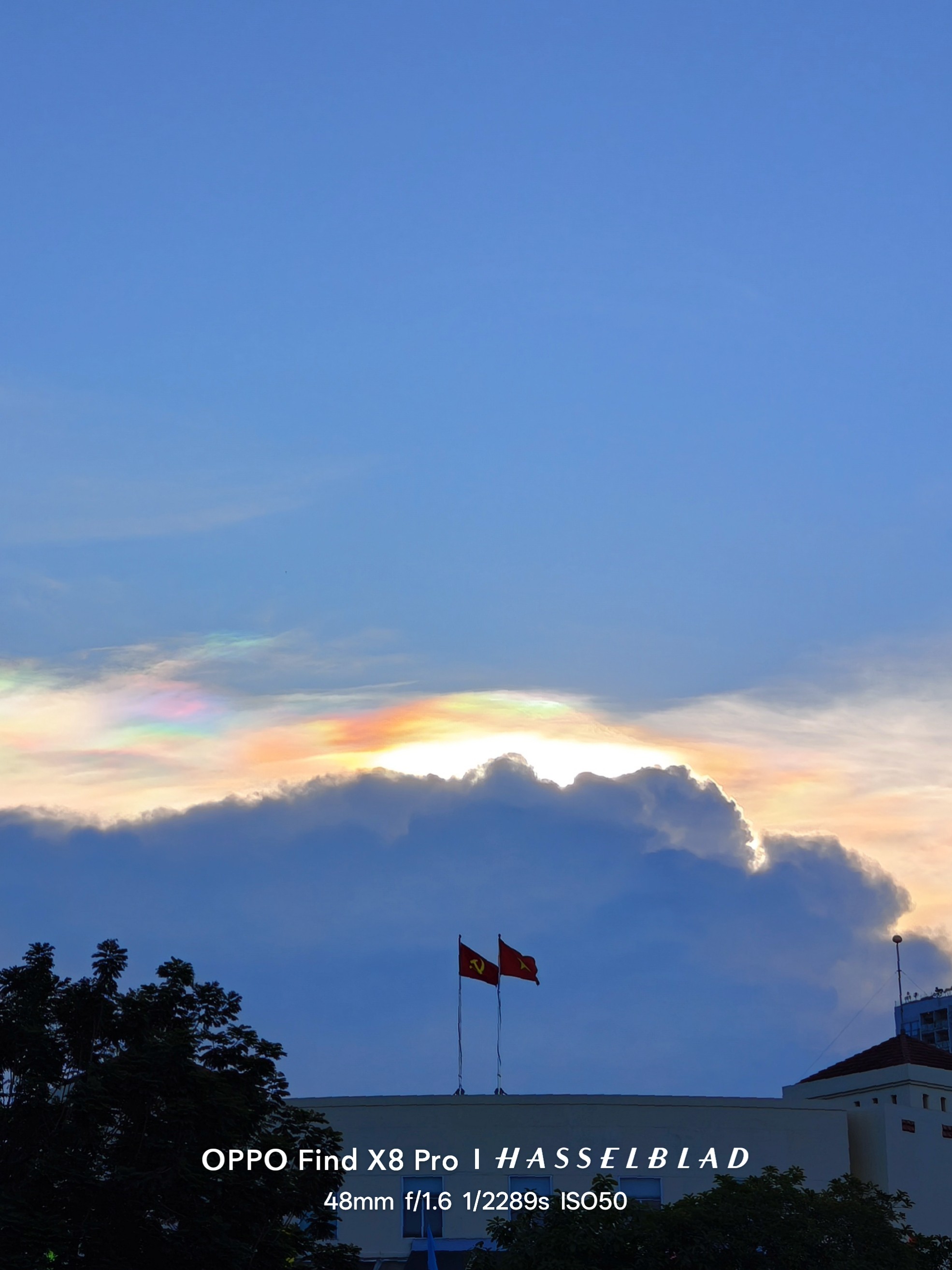 ☁️ Colorful clouds in the sky of Vietnam yesterday.