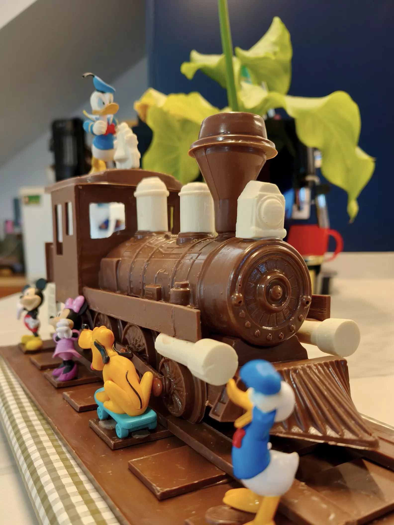 This thread contains chocolate