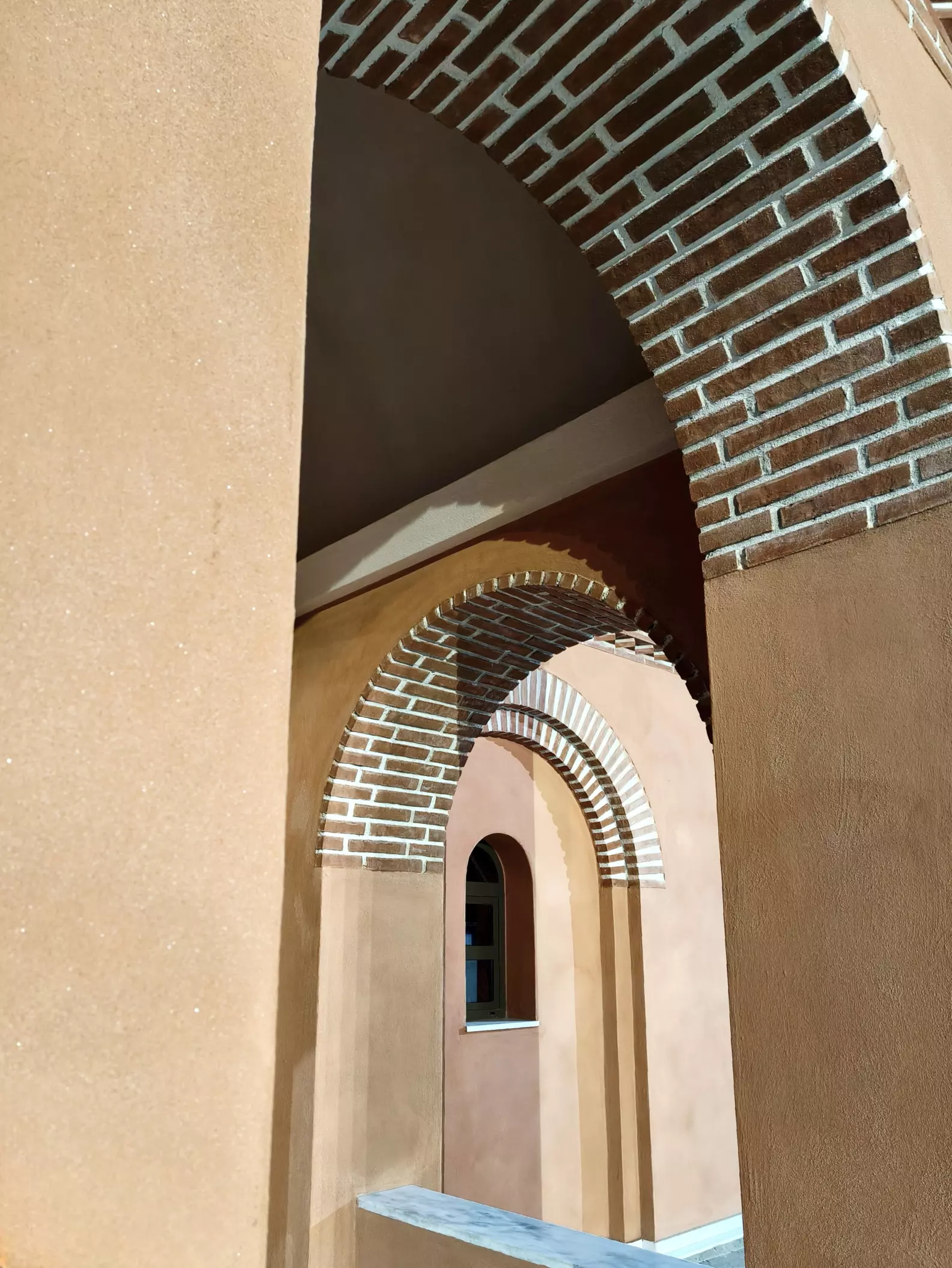Orthodox church architecture uses round arches to symbolize