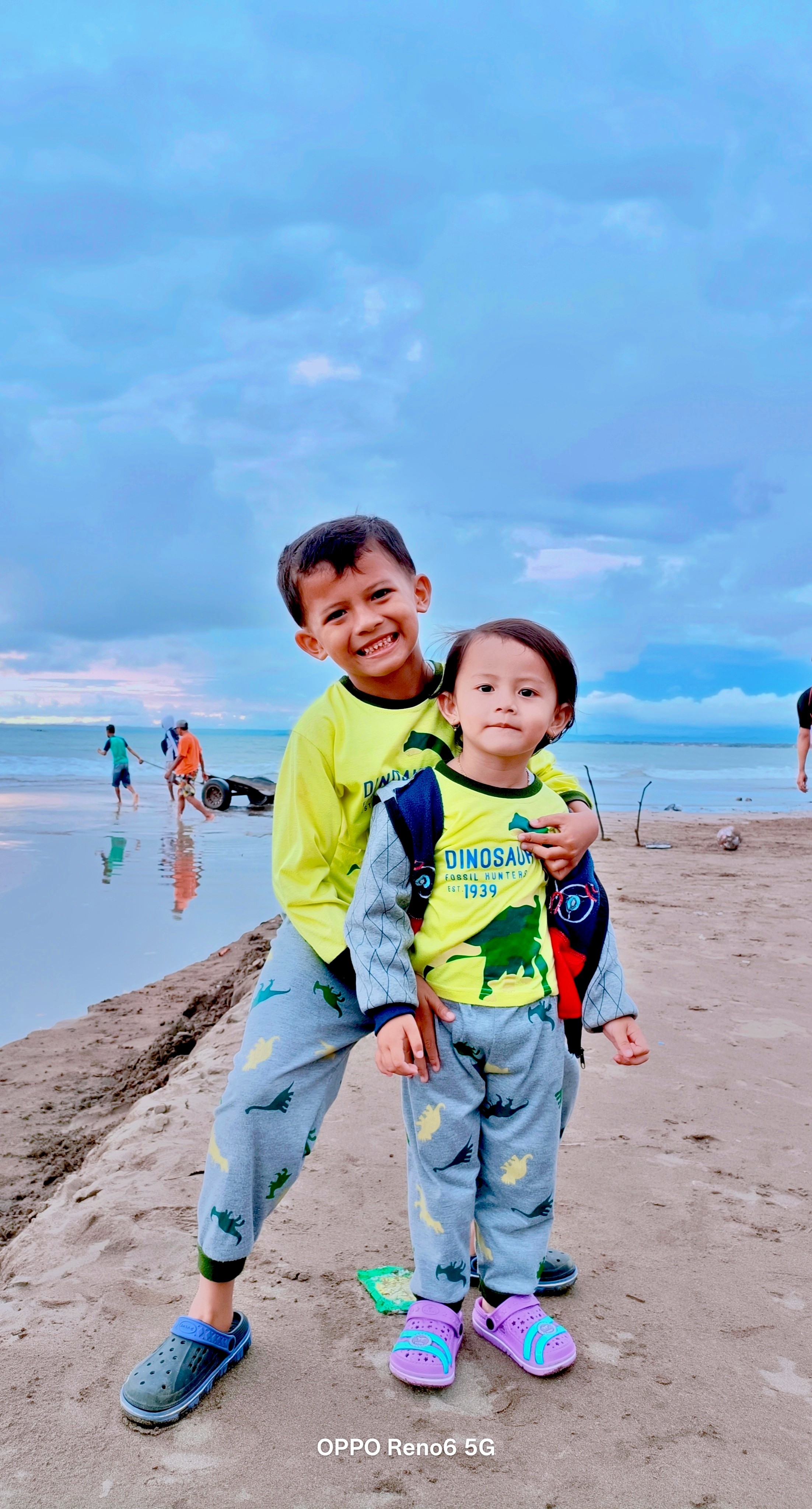 "Brother and Sister Grow Together and Immortalized by OPPO"