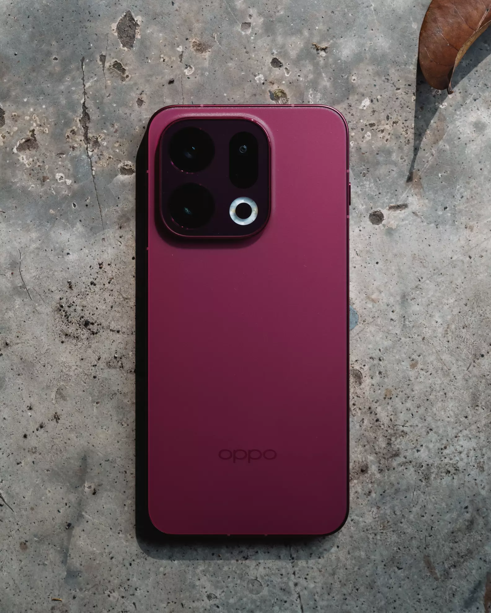 The red OPPO Find X9 feels like it was made for the way I se