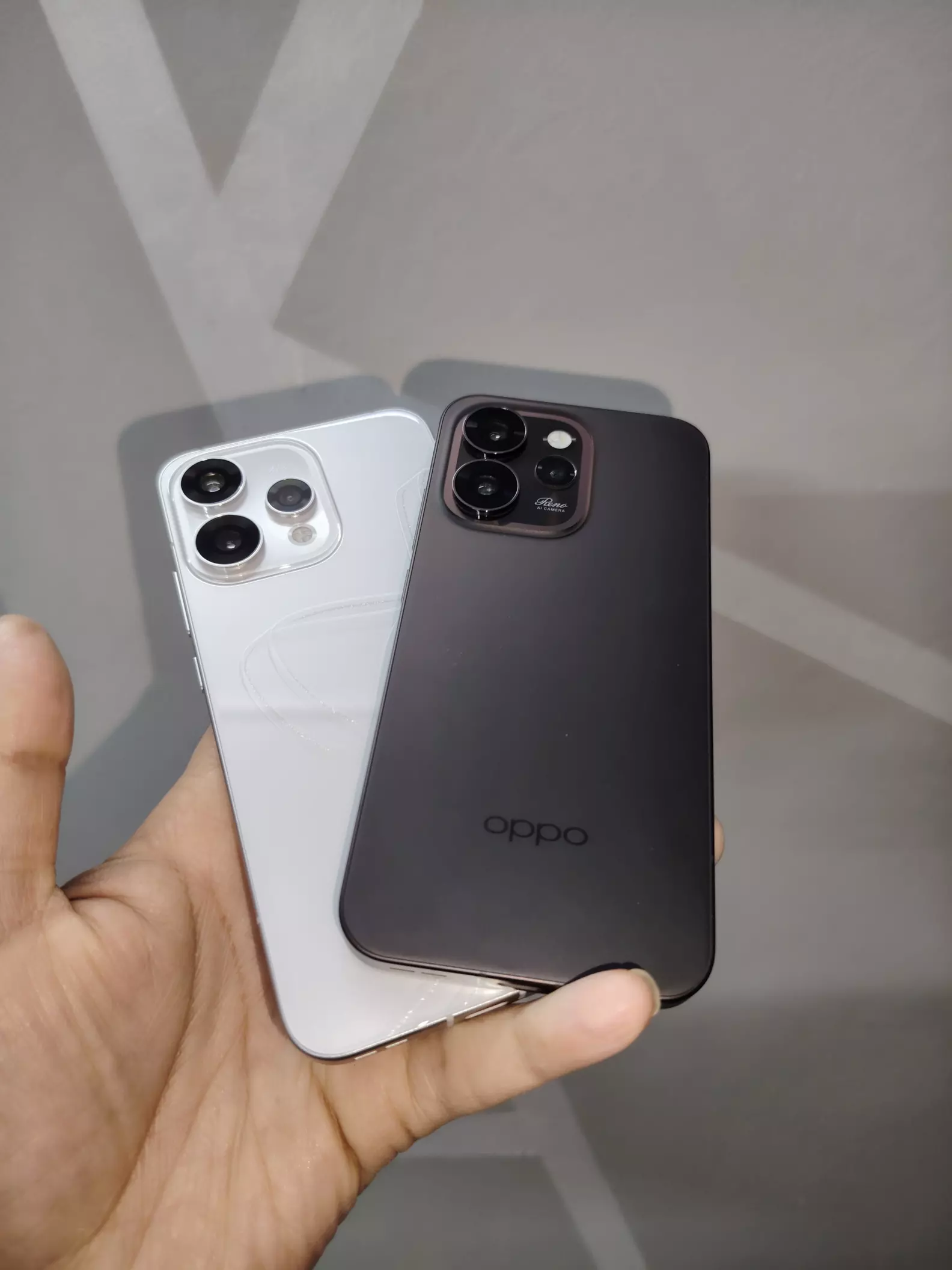 OPPO RENO 15 5G FIRST LOOK SILVER COLOR WITH NEW BACK DESIGN