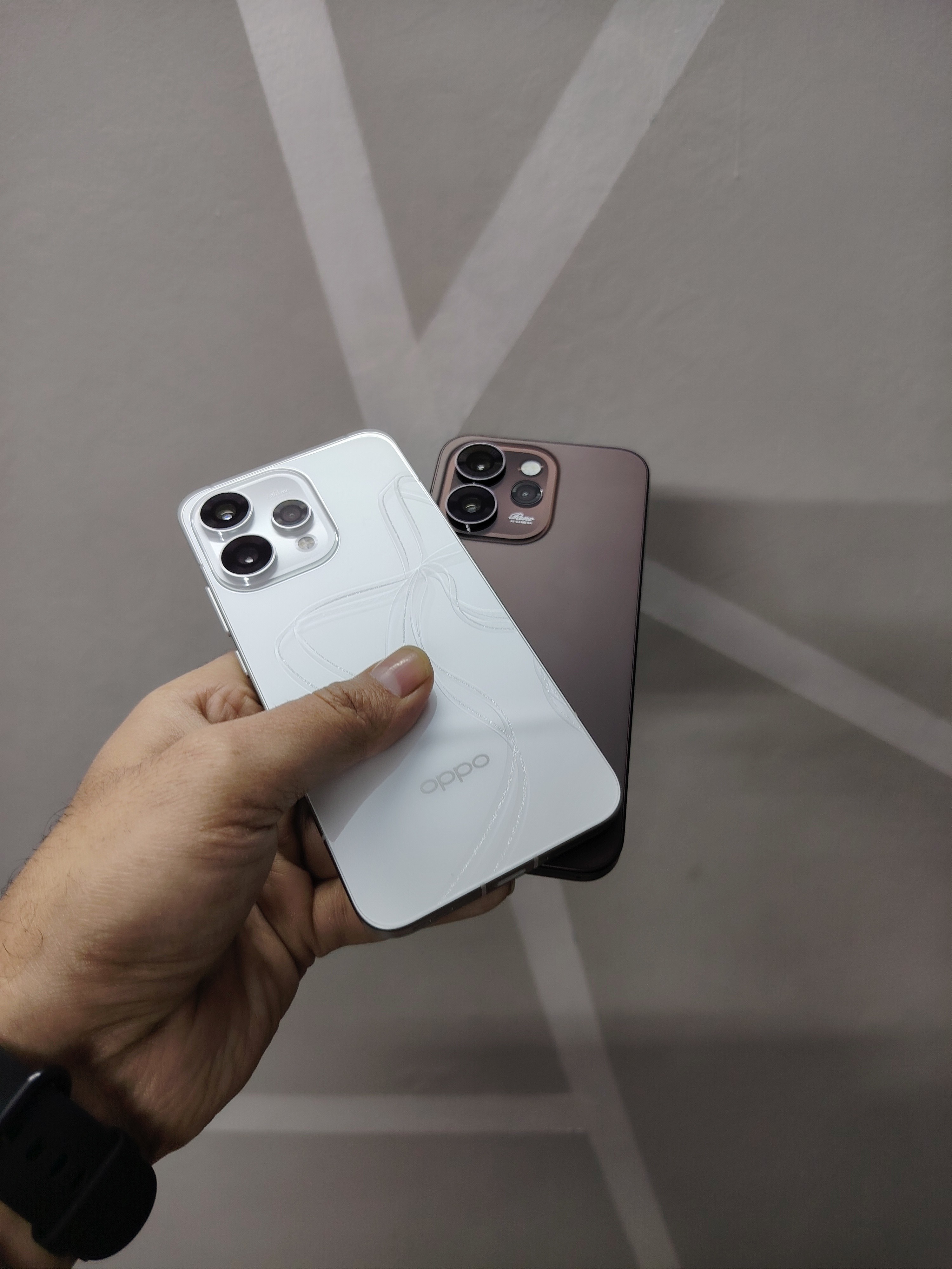 OPPO RENO 15 5G FIRST LOOK SILVER COLOR WITH NEW BACK DESIGN