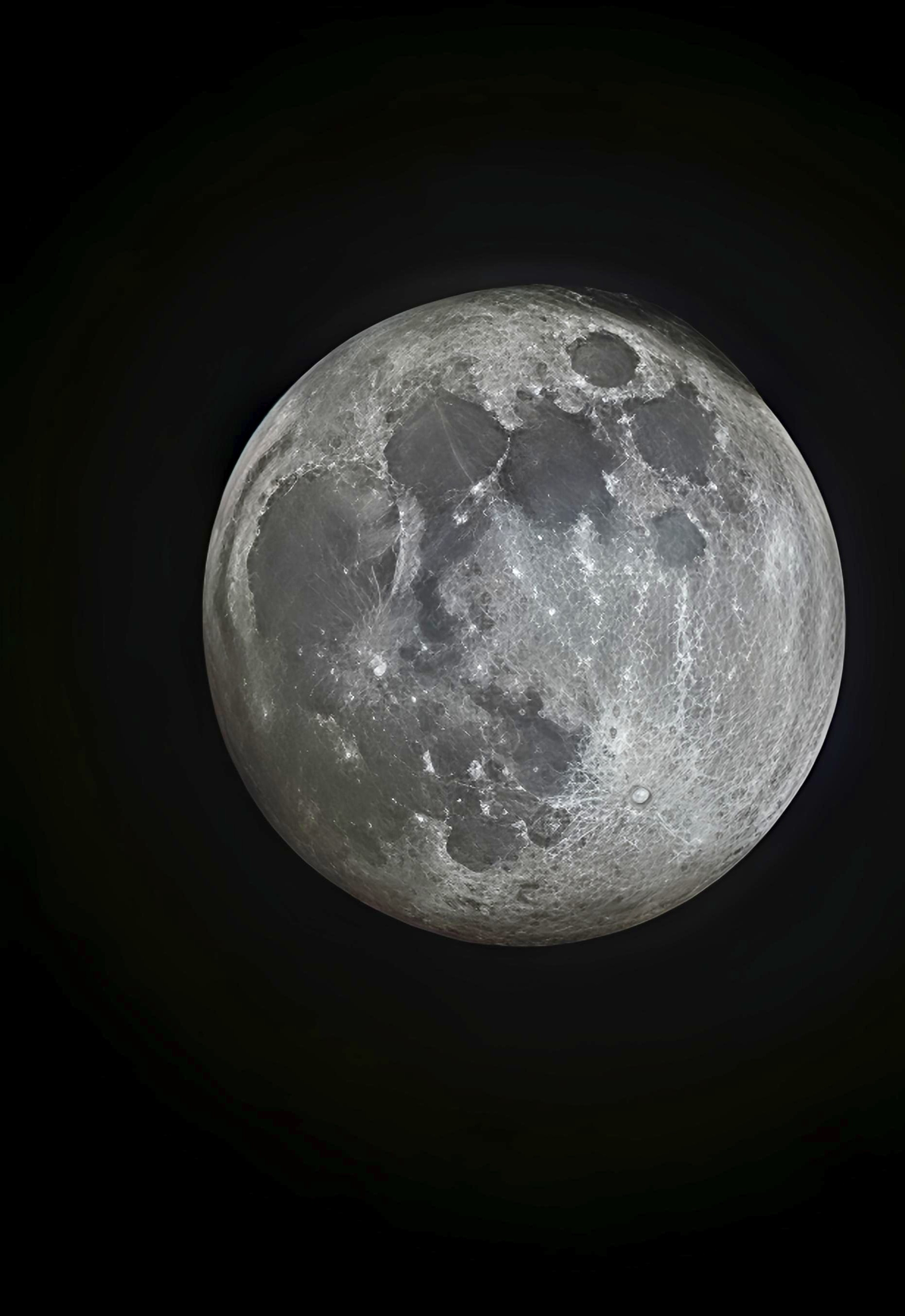 Noche nublado de invierno en la playa de España