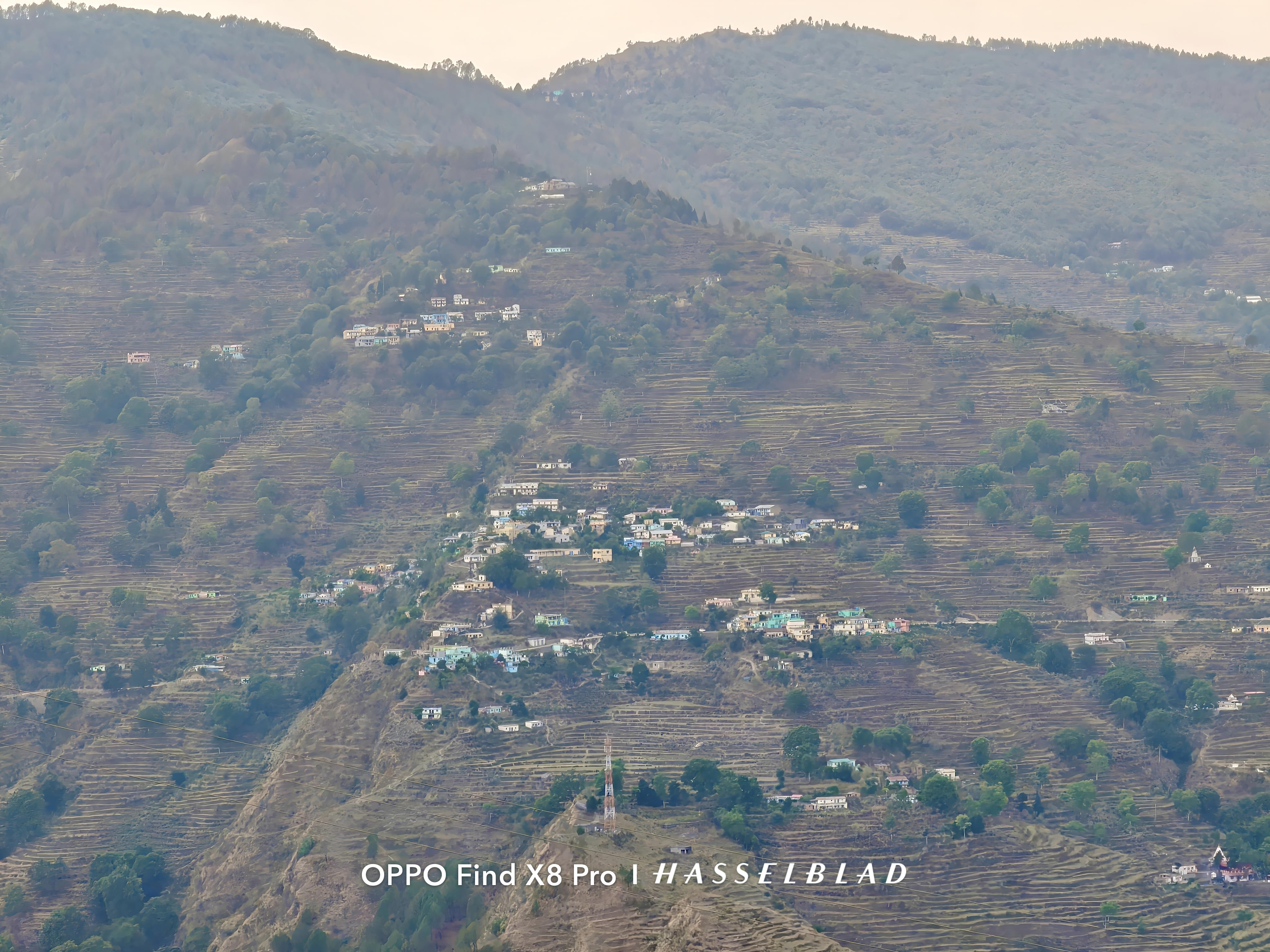 From a wide beautifull mountain view to a detailed hillside