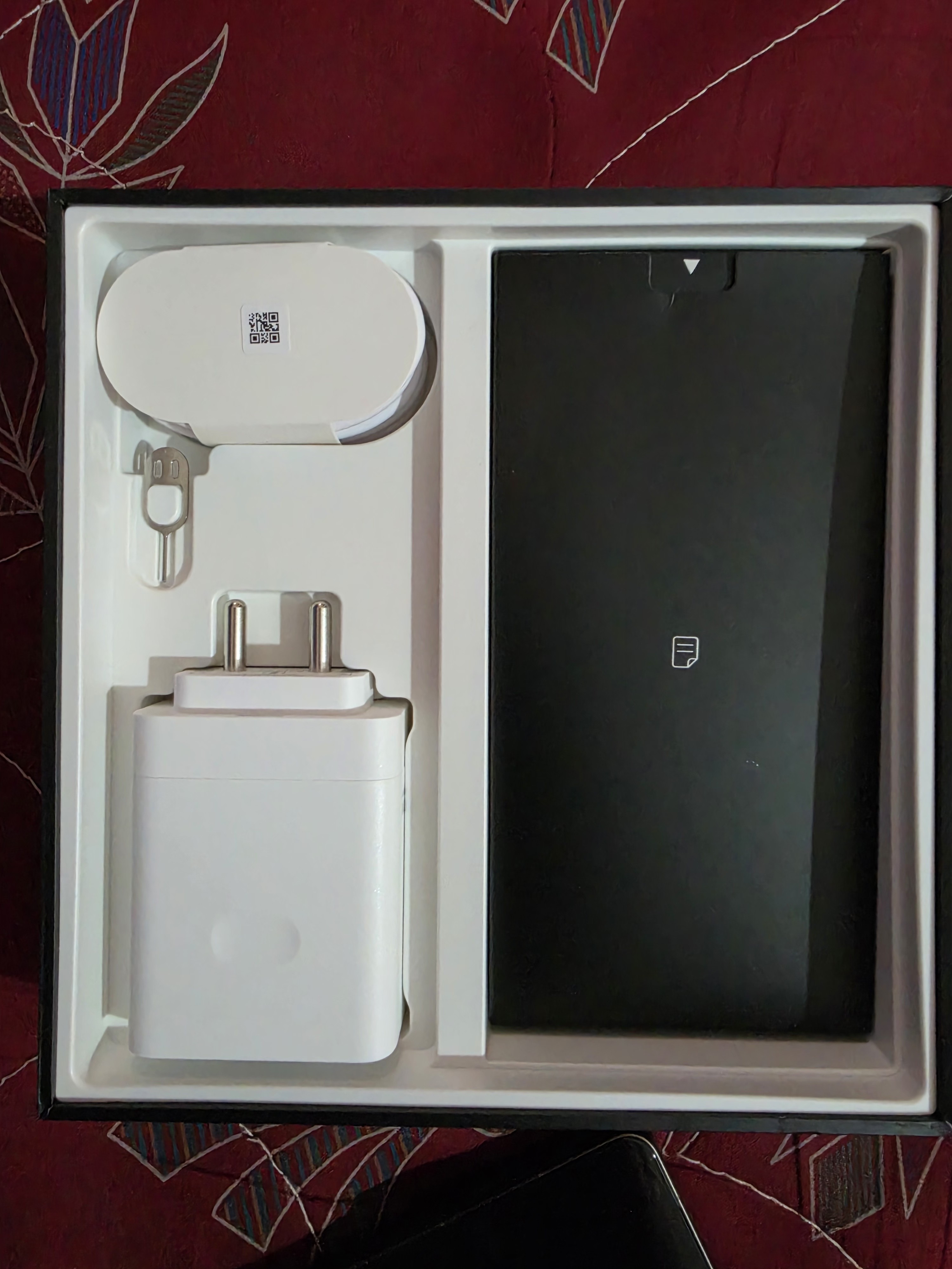 Just unboxed the new Oppo flagship—the hardware and weight distribution ...