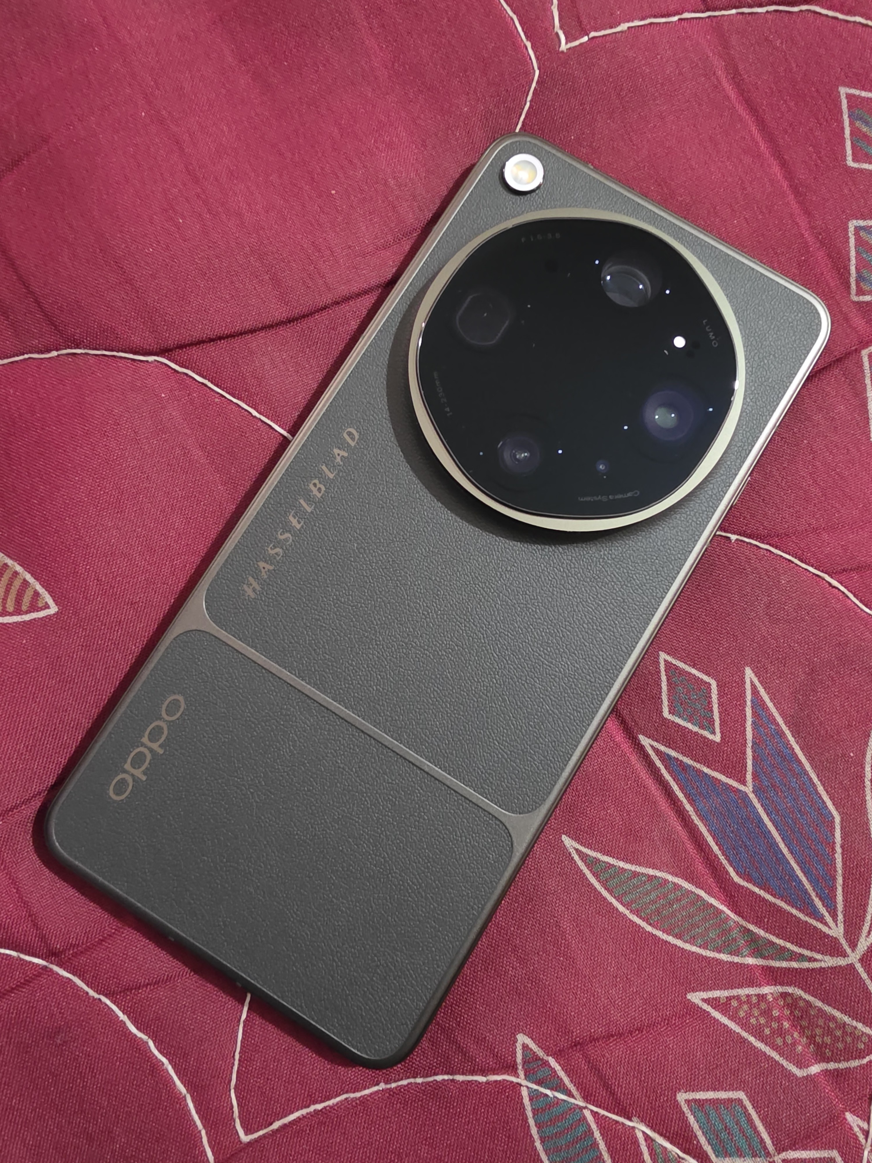Just unboxed the new Oppo flagship—the hardware and weight distribution ...
