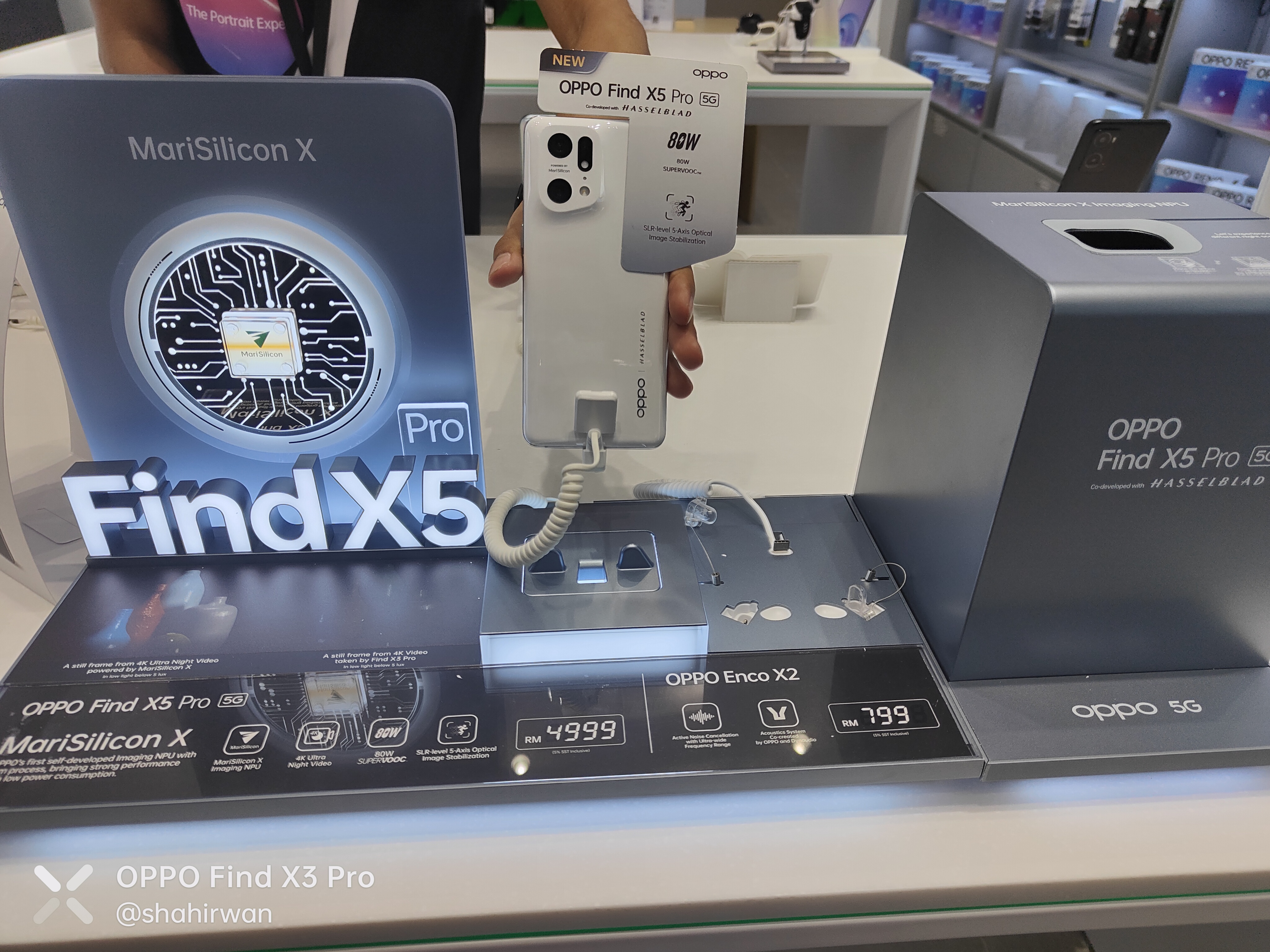 Visit Oppo store at Alamanda shopping mall.. Find X5 Pro mem