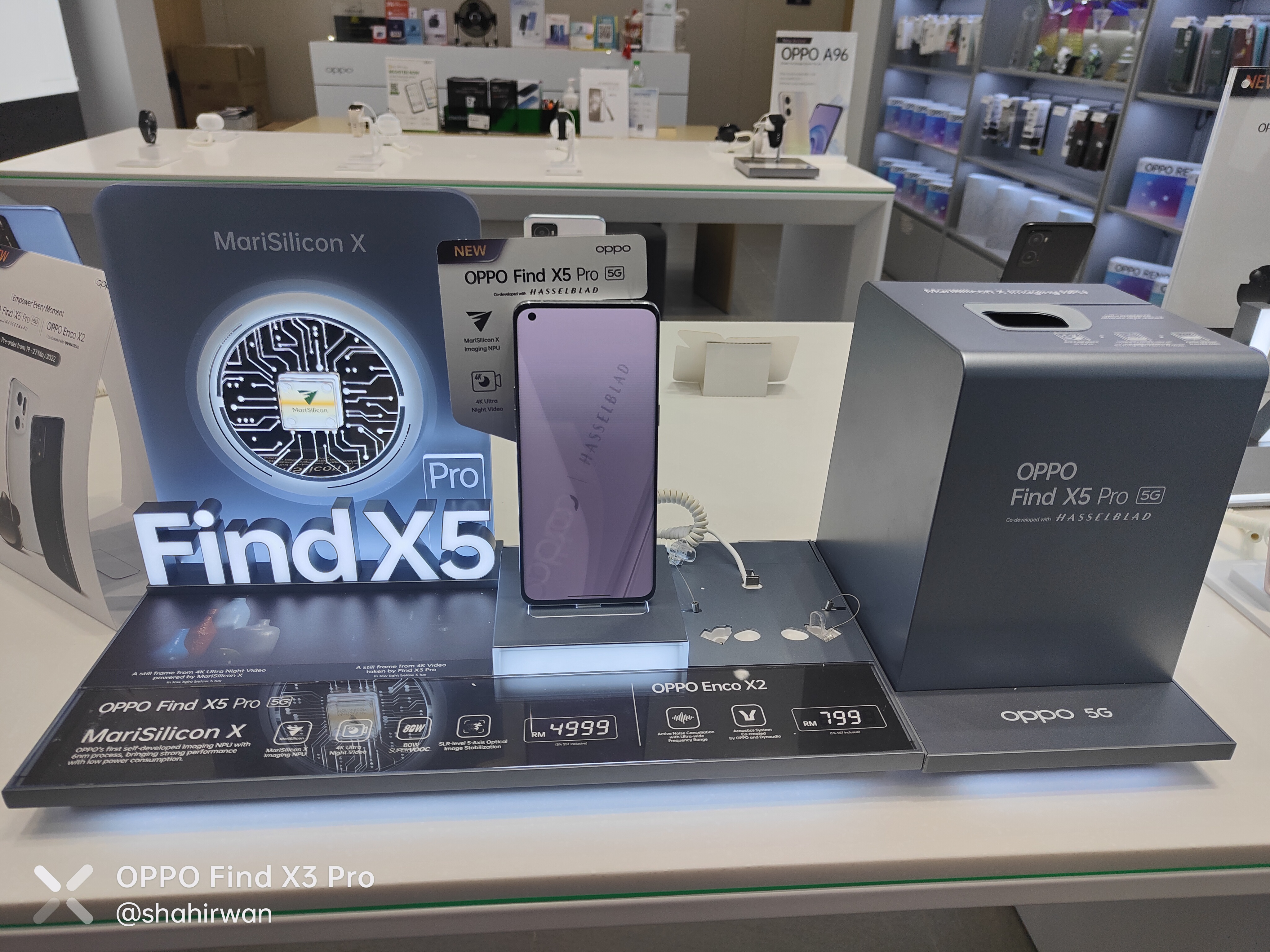 Visit Oppo store at Alamanda shopping mall.. Find X5 Pro mem