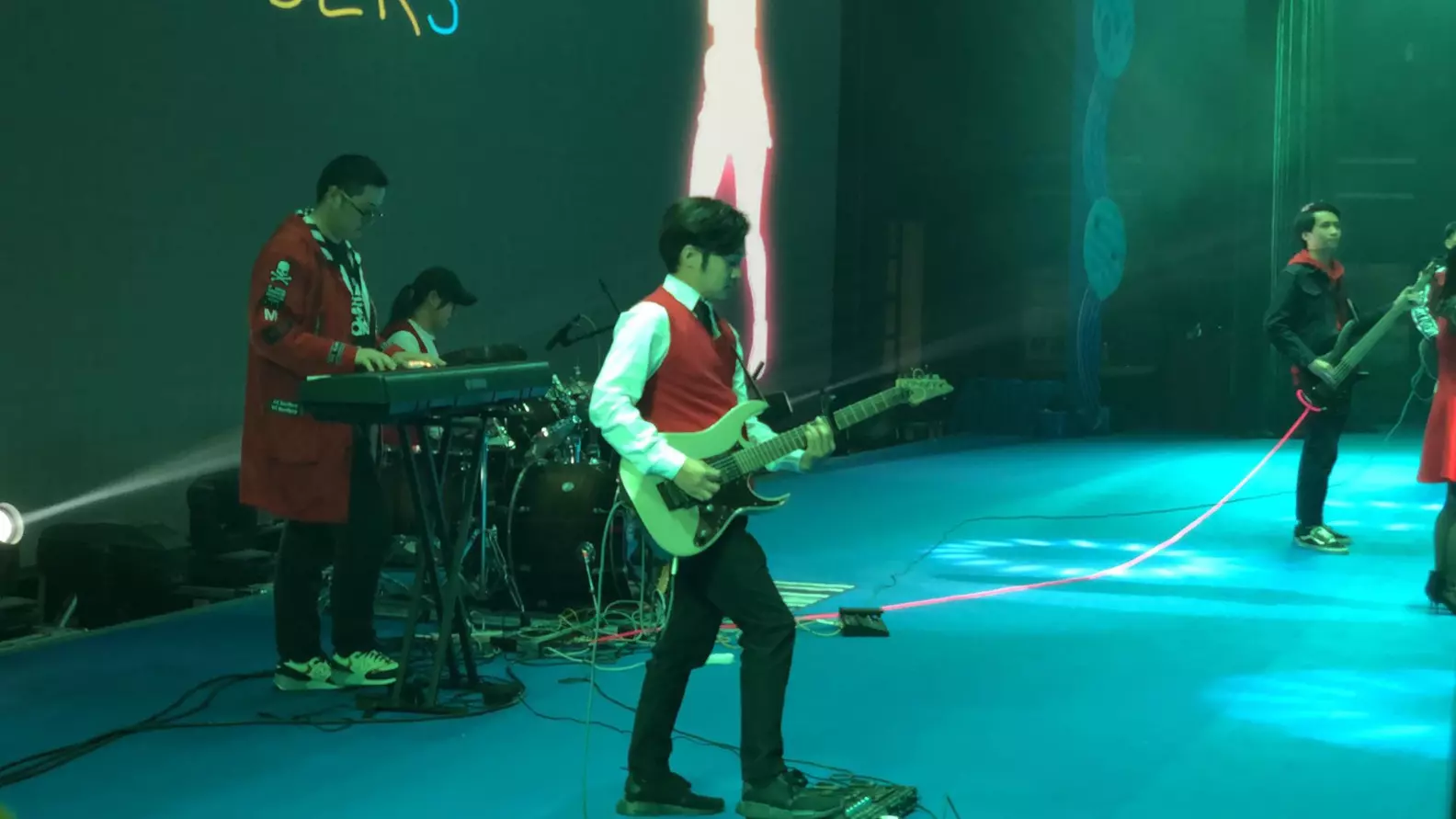 Let's communicate through music