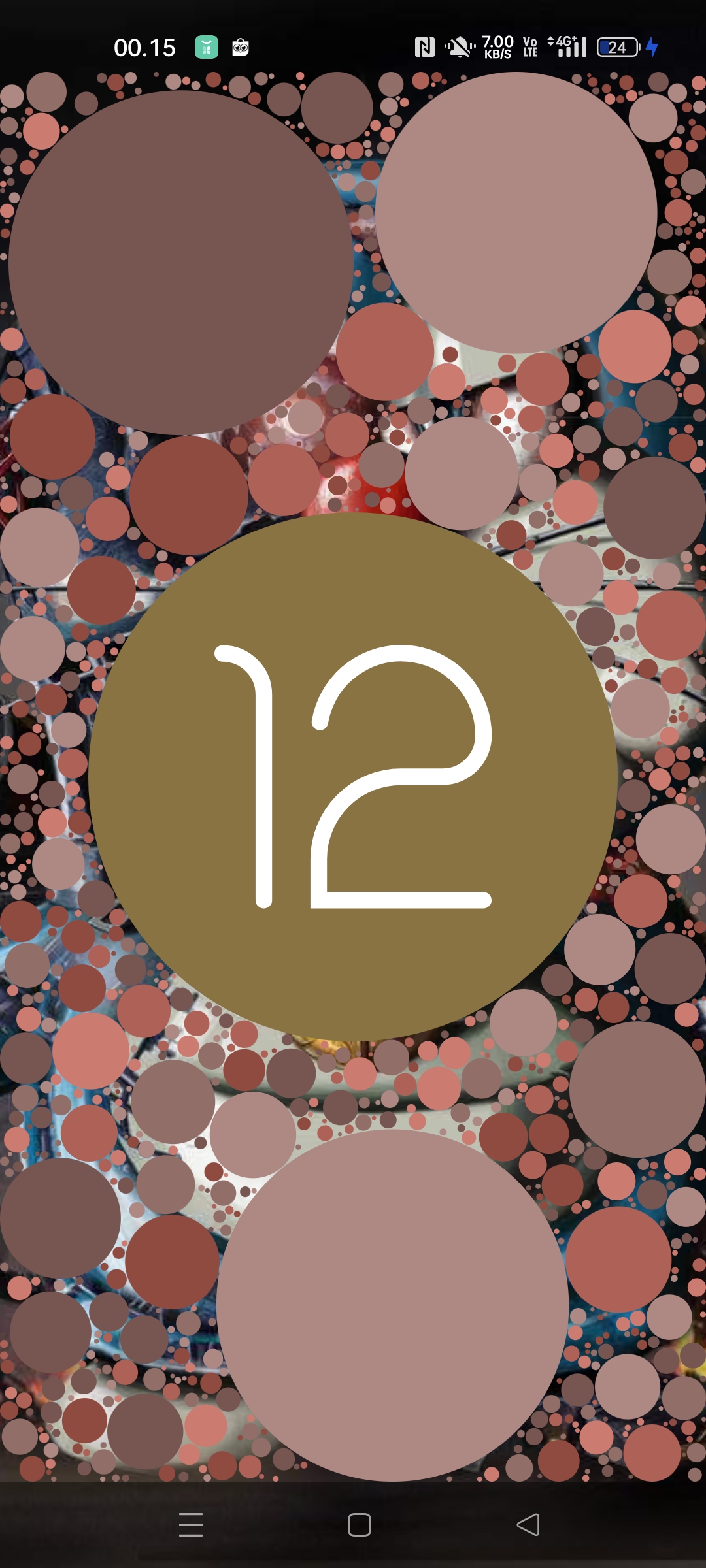 Kenapa Oppo Reno 8z saya android 12 nya jadi warna pink semu