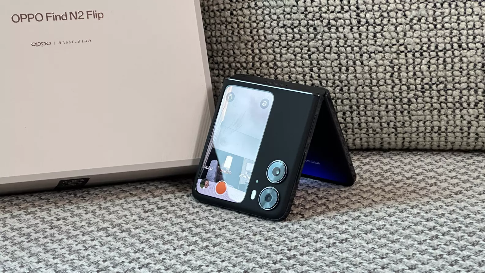 Find N2 Flip Unboxing and First impressions