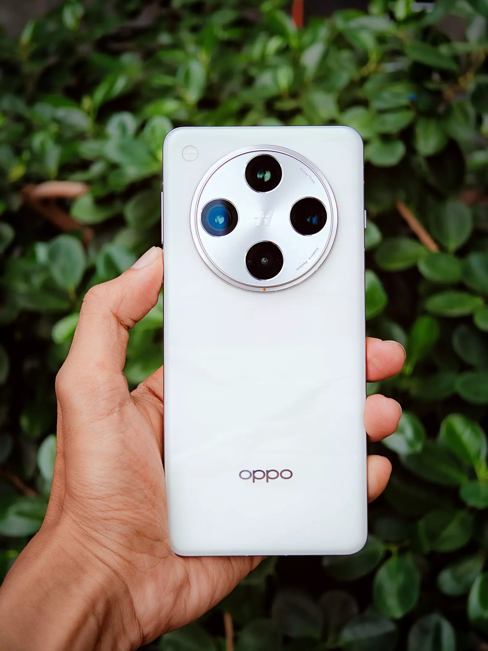 Pick a side! Space Black or Pearl White — Which OPPO Find X8 Pro Finish ...