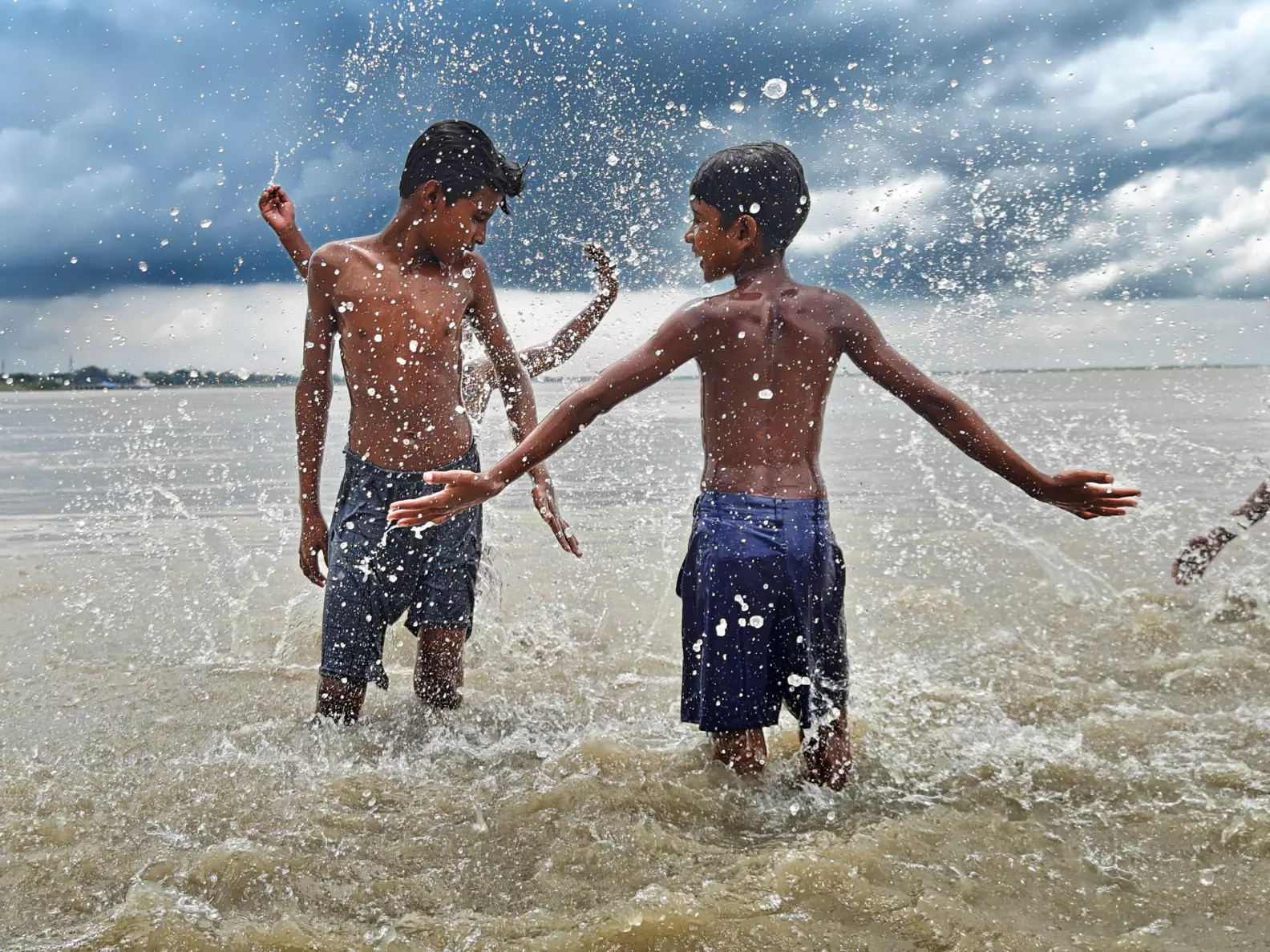 Joy of Childhood ( The FindX7 Ultra beast in camera )