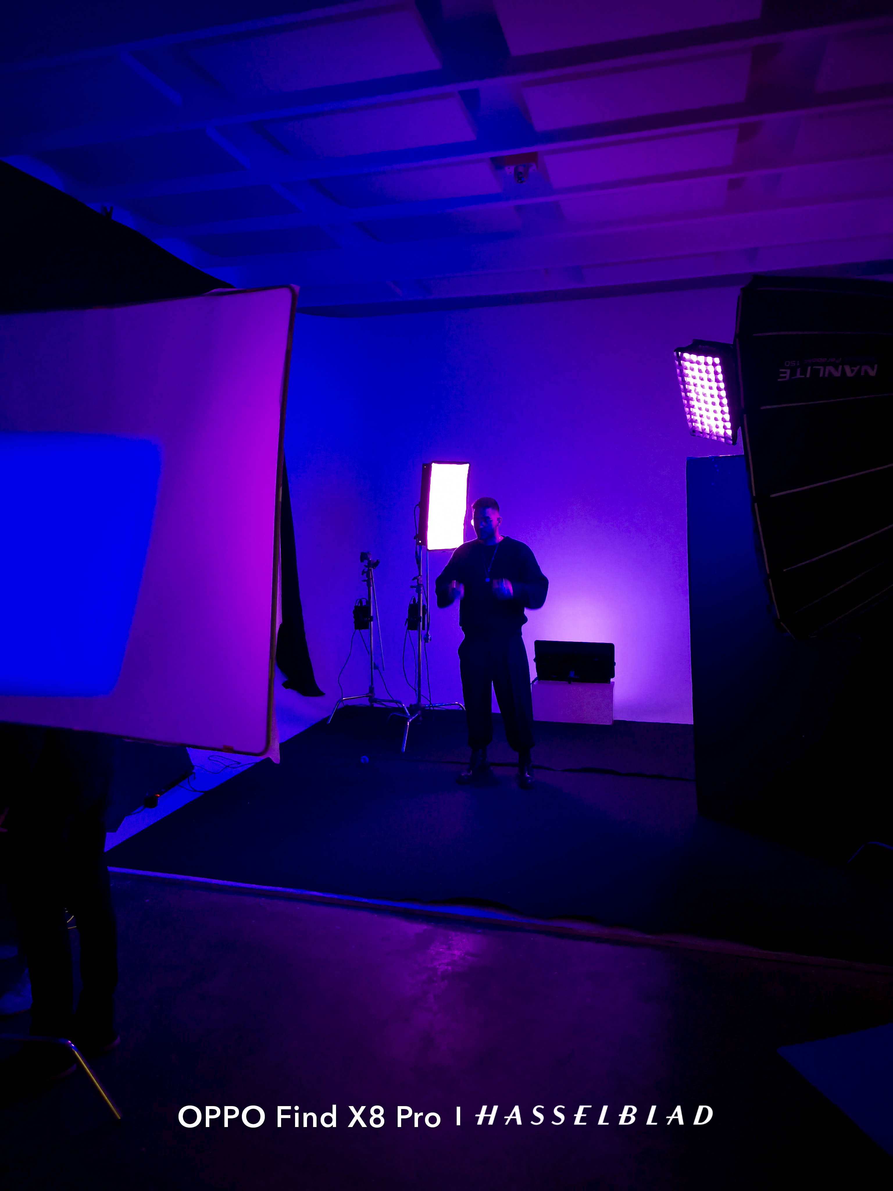 Using the OPPO Find X8 Pro at a Professional Photographer